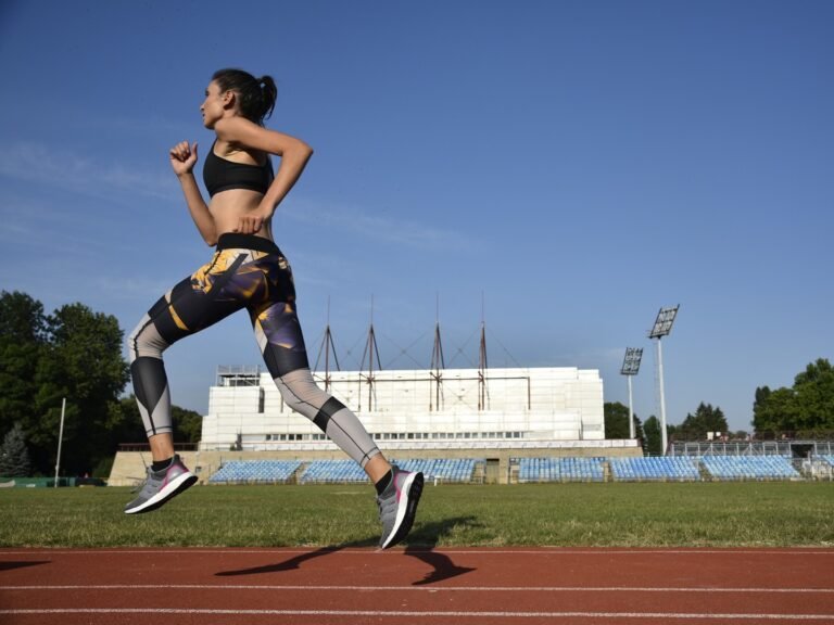 Why Are Runners So Skinny? (3 Main Reasons) | OLYRUN